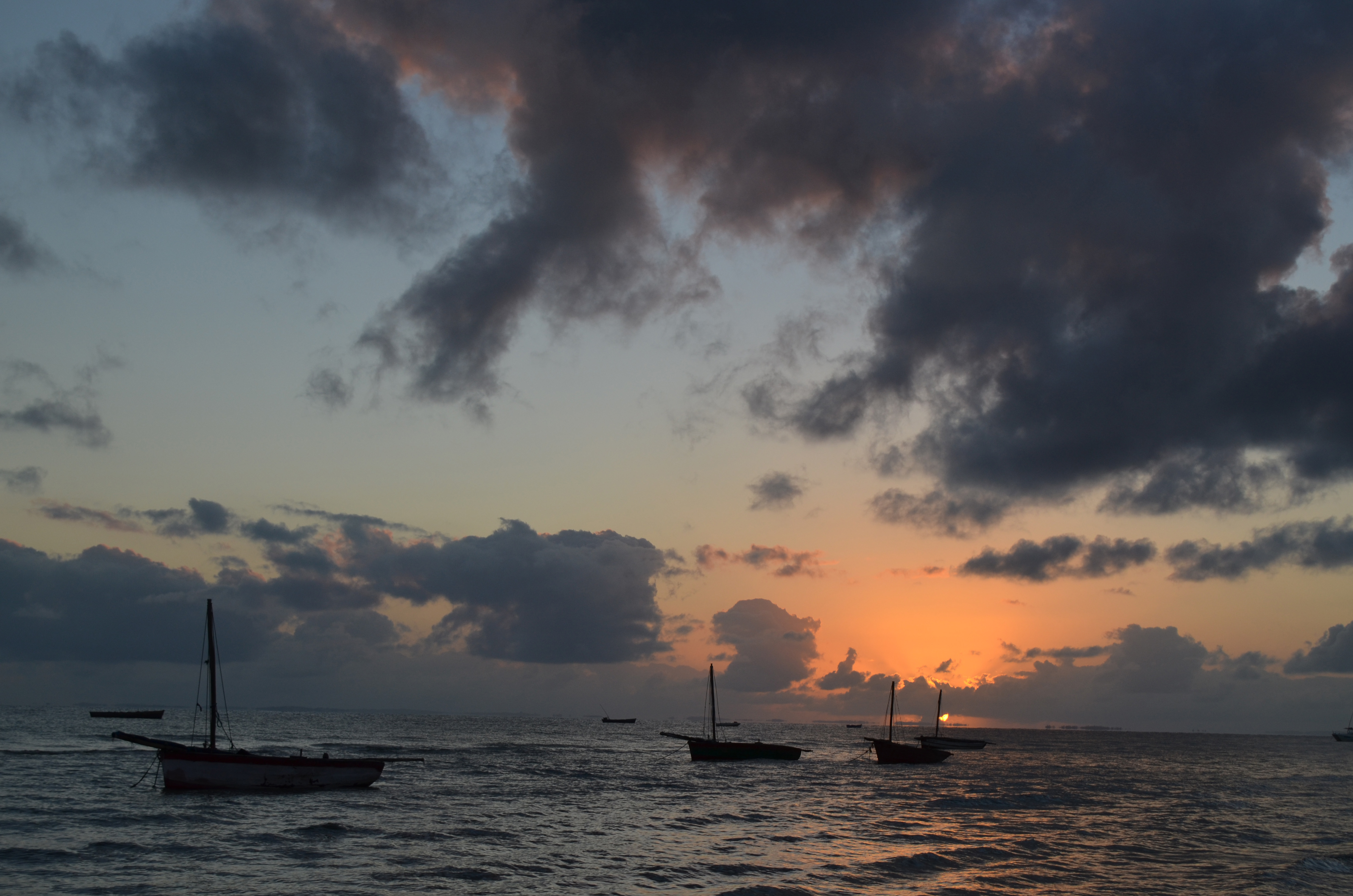 Sunrise magic on the beach of Inhassoro – Country Living in Southern Africa