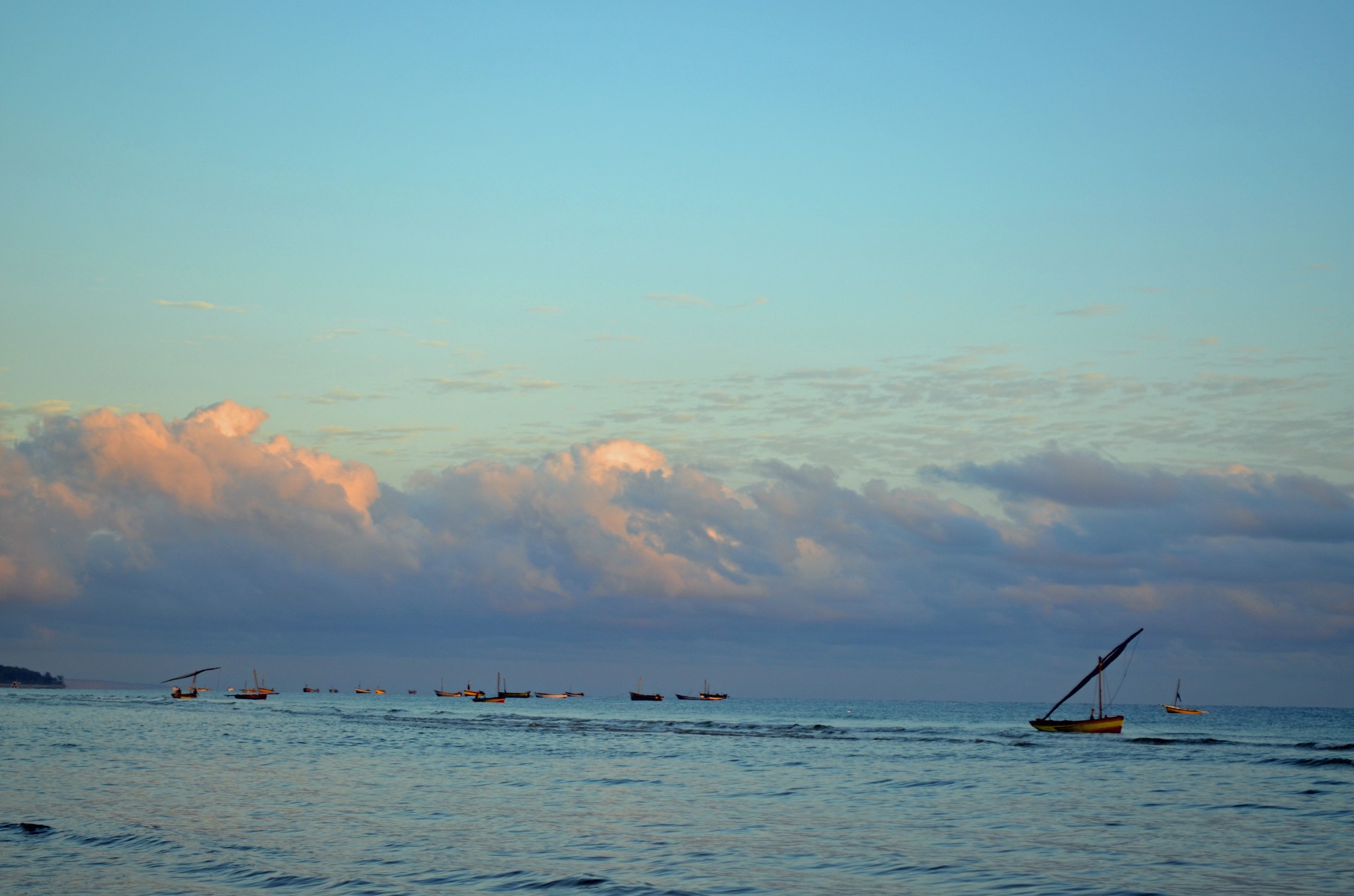 Sunrise magic on the beach of Inhassoro – Country Living in Southern Africa