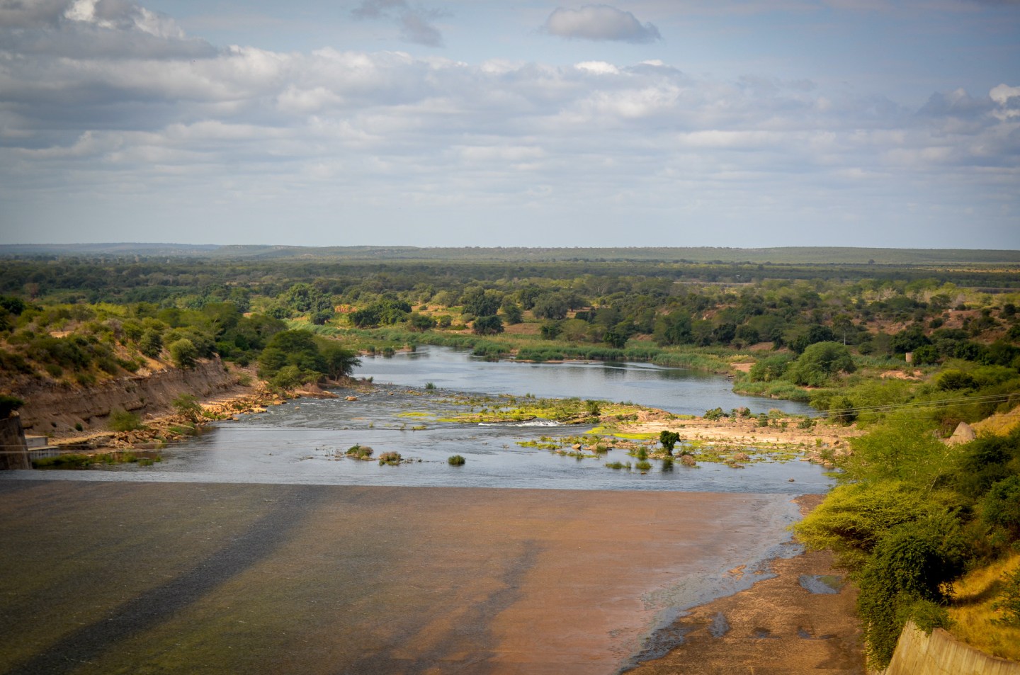 Travelling through the Greater Kruger National Park border, Giriyondo ...