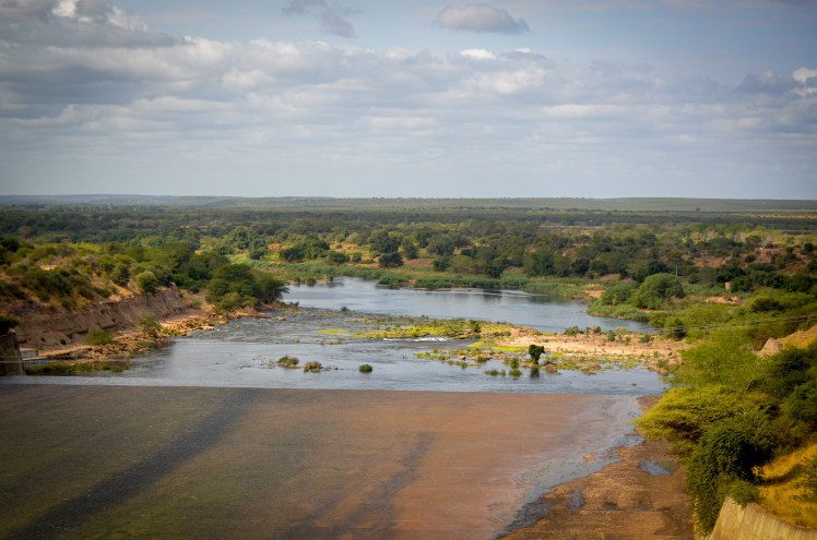 Travelling through the Greater Kruger National Park border, Giriyondo ...
